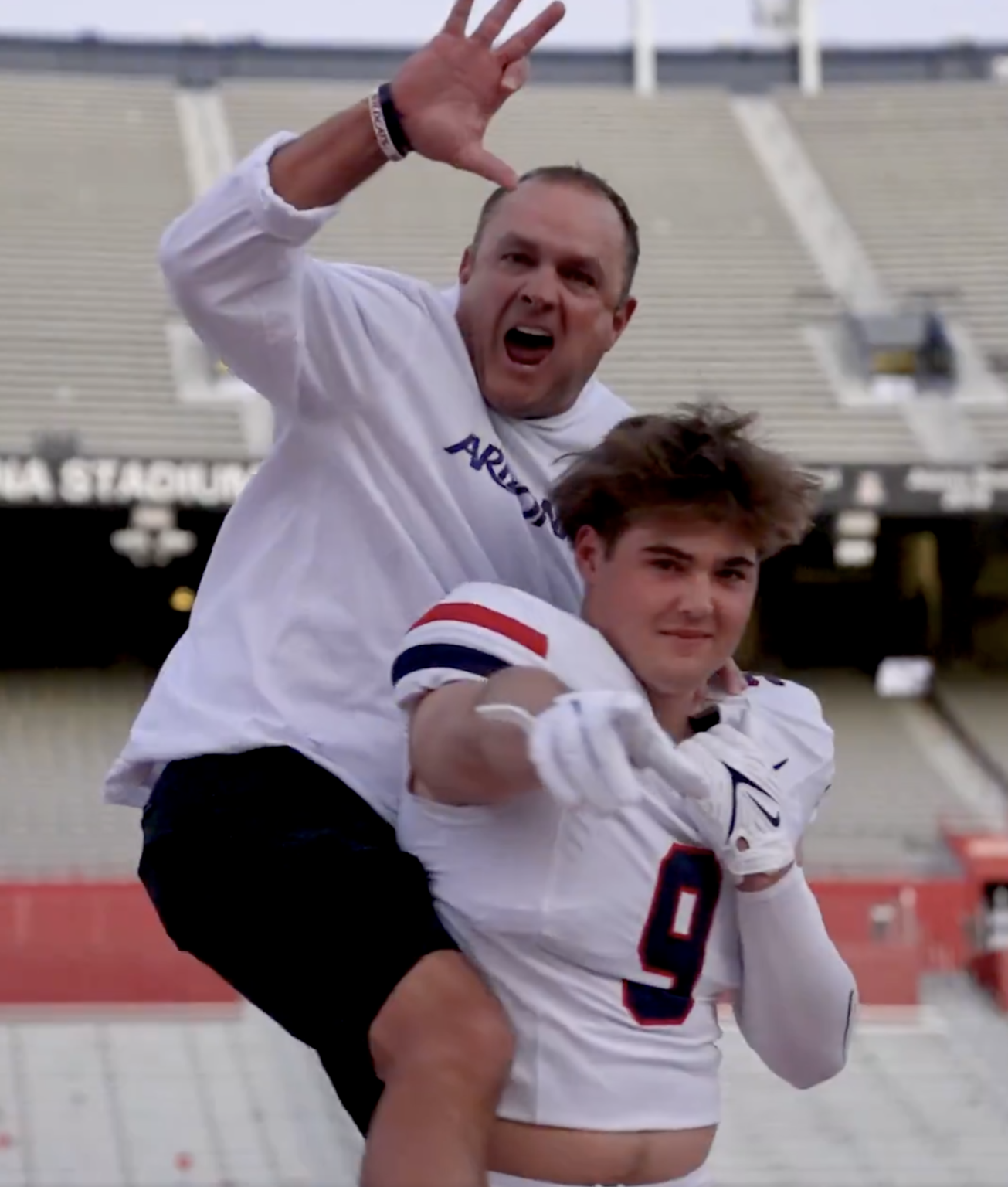 2025 3-star LB Carter Jones flips commitment from Cal to Arizona