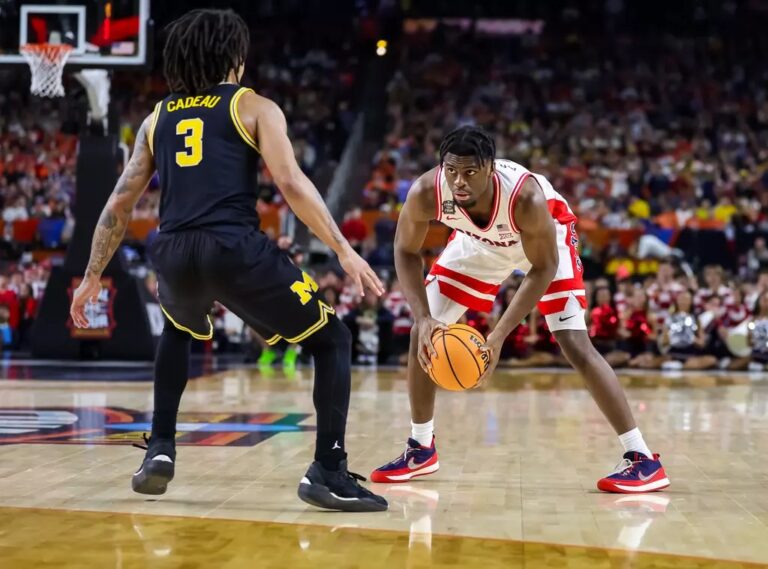 Arizona Men's Basketball's Dwayne Aristode enters transfer portal